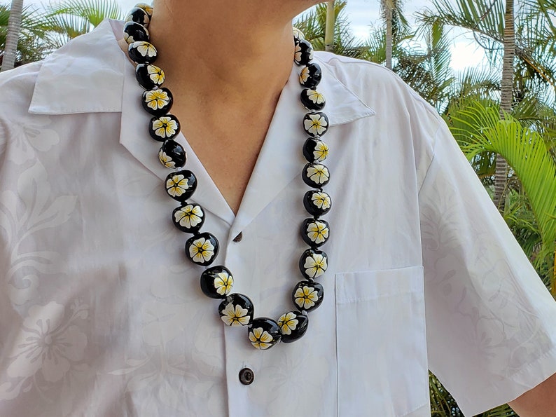 Hawaiian Kukui Nut Lei, Kukui Nut With Hand-painted Hibiscus Flower ...