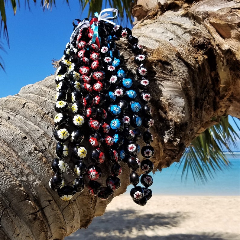 Hawaiian Kukui Nut Lei, Kukui Nut With Hand-painted Hibiscus Flower ...