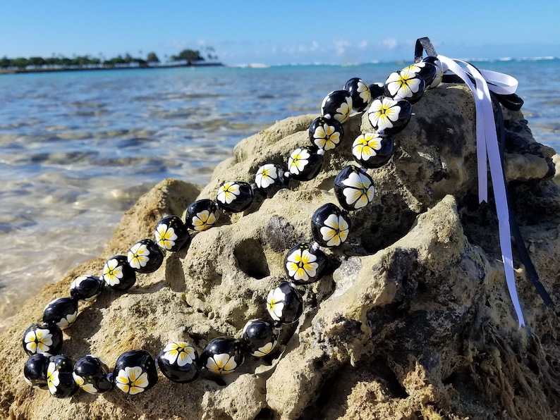 Hawaiian Kukui Nut Lei, Kukui Nut With Hand-painted Hibiscus Flower ...