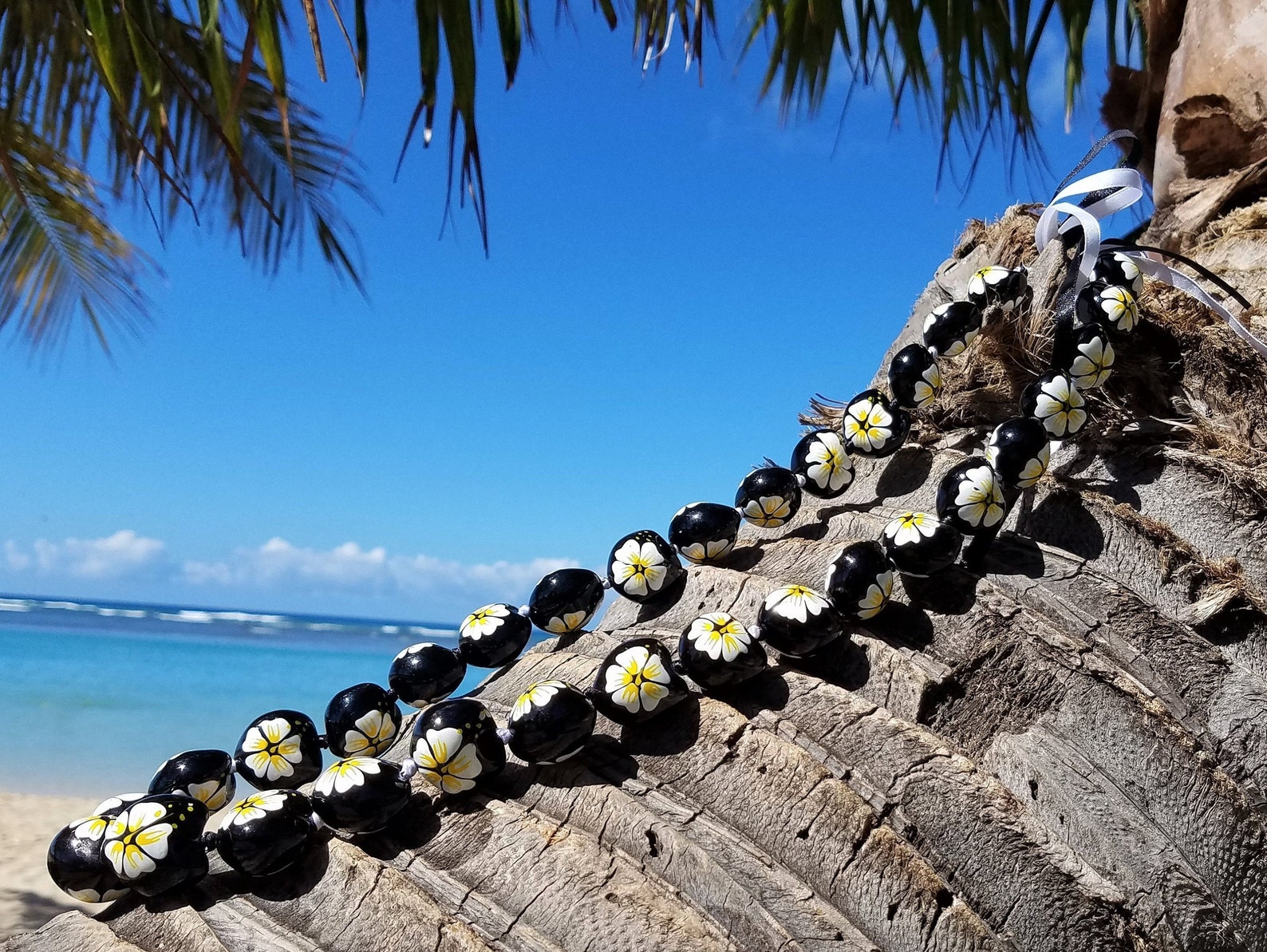 Hawaiian Kukui Nut Lei, Kukui Nut With Hand-painted Hibiscus Flower ...
