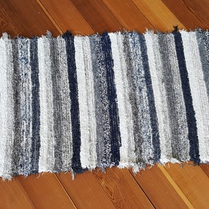 28" X 6' 3" Navy, Gray & White U. S. Hand Woven Textured Runner Rag Rug ...