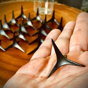 Set of 18 Japanese Makibishi 撒菱 / Tetsubishi 鉄菱 Caltrops & - Etsy