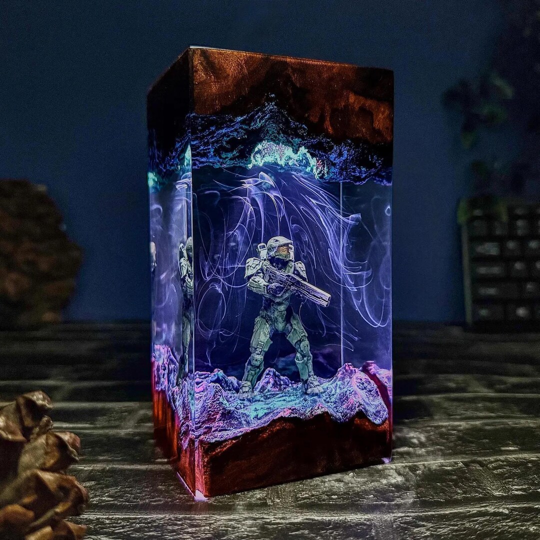 HALO Master Chief Game Epoxy Resin Lamp, Gift for Kid, Gift for Him ...