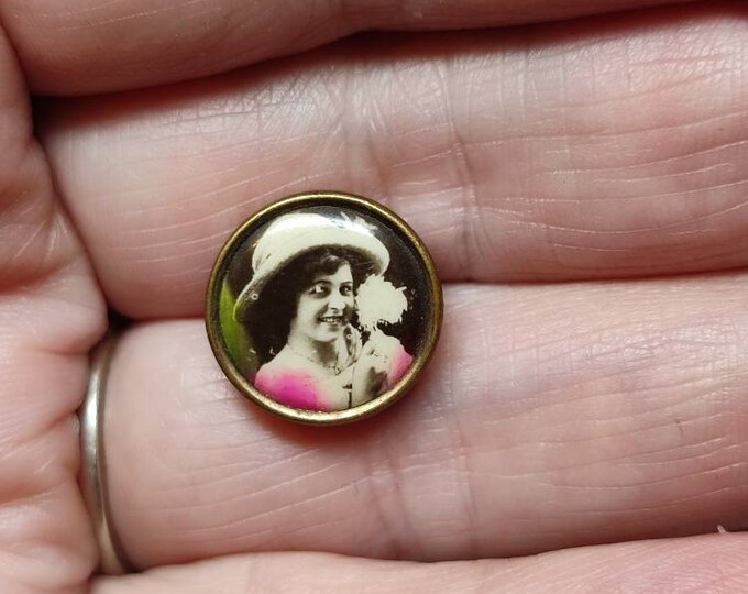 Antique Lithograph Portrait Button - Etsy
