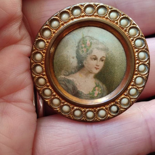 Portrait Button - Etsy