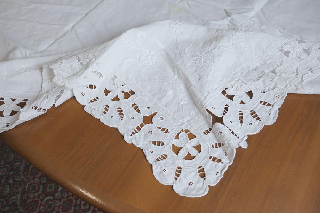 T46 Gorgeous Handmade Vintage Linen Tablecloth Elevated Embroidery ...