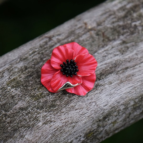 Poppy Lapel Pin - Etsy