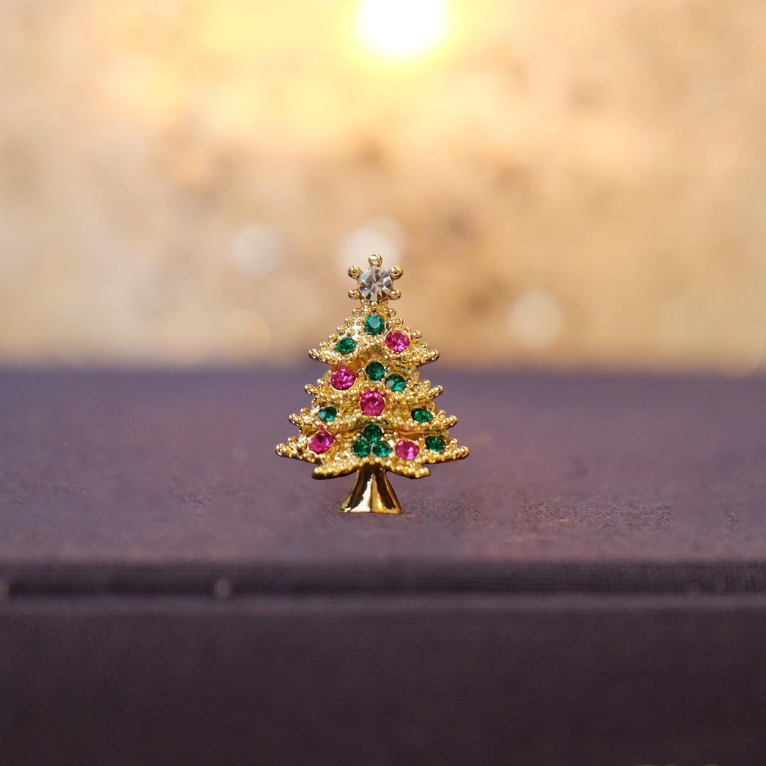 Christmas Tree Festive Lapel Pin Badge - Etsy