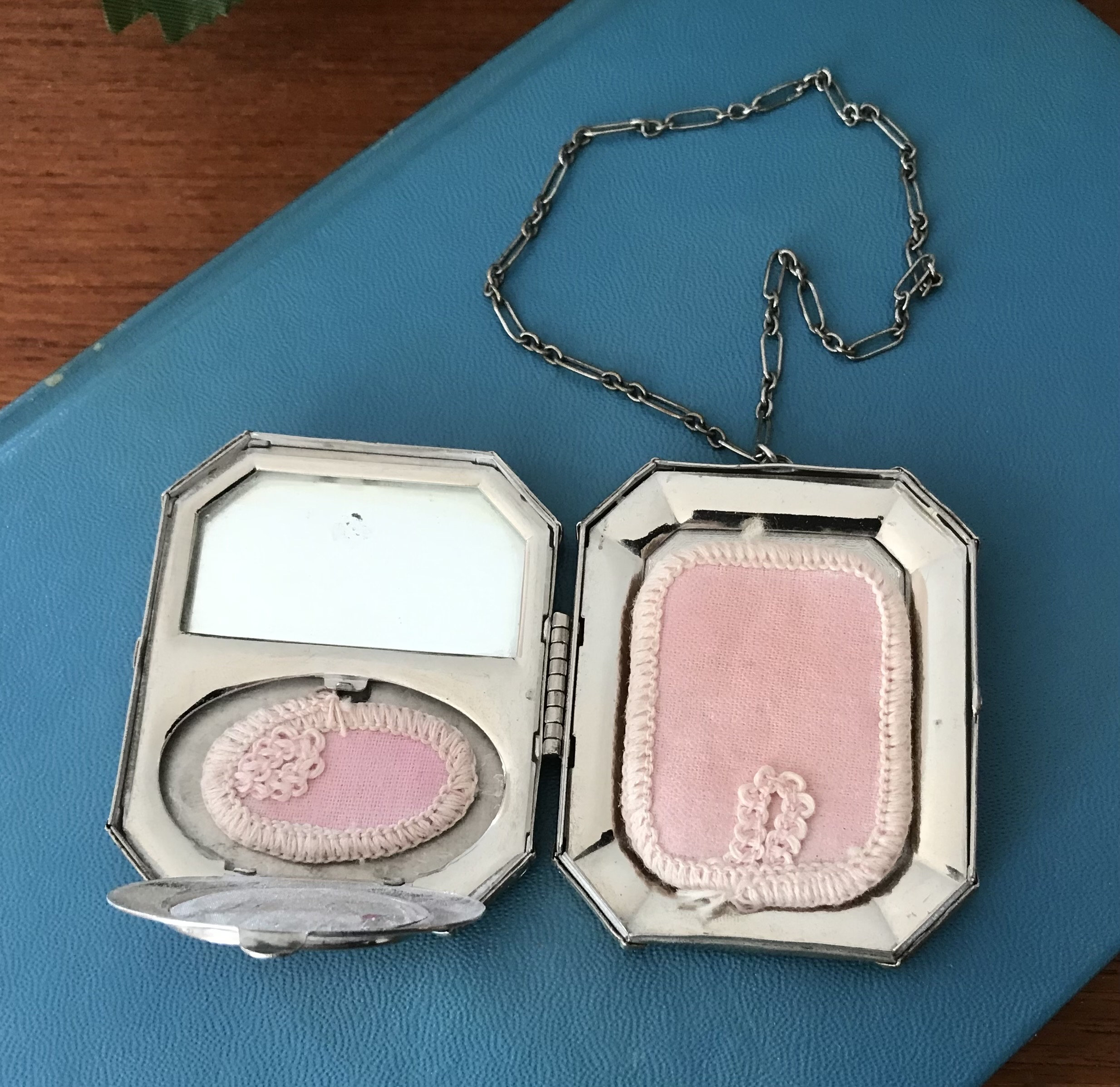 Art Deco Mcrae & Keller Wrist Makeup Compact, Vintage 1920's Compact ...