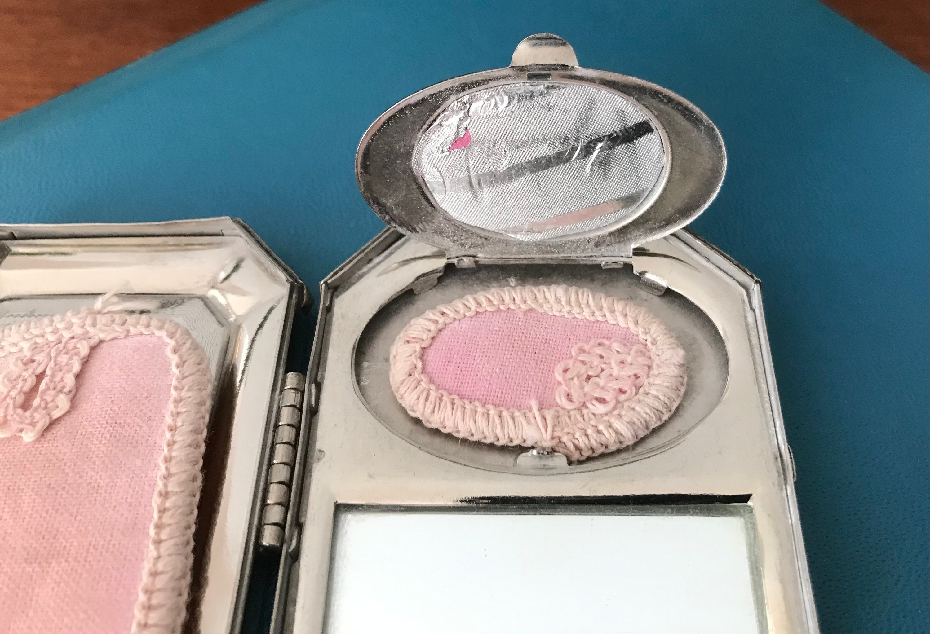 Art Deco Mcrae & Keller Wrist Makeup Compact, Vintage 1920's Compact ...