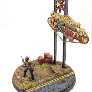 Diorama Fallout New Vegas, NCR Ranger in Front of New Vegas Sign - Etsy