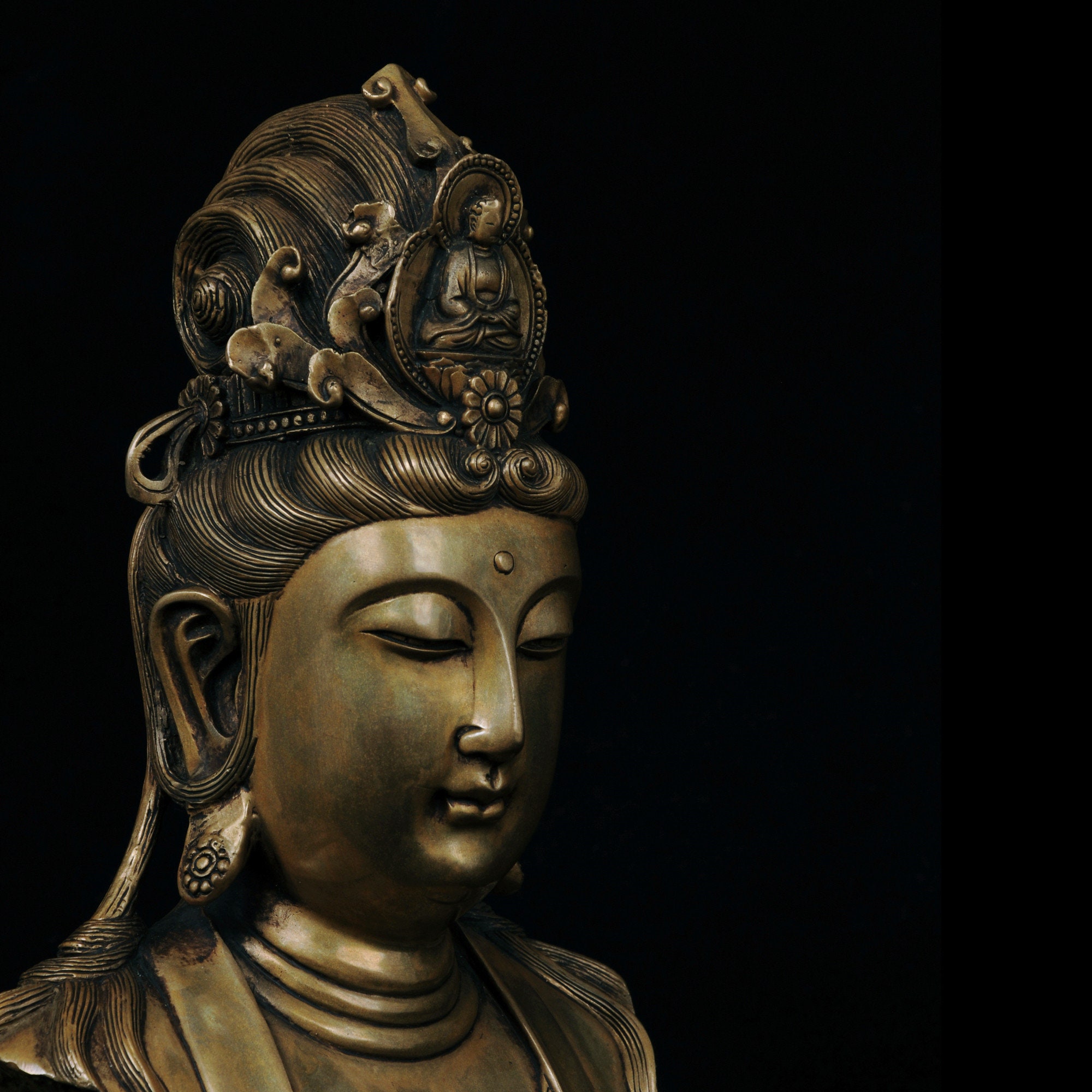 Bronze Guanyin Buddha Statue: Sculptural Art Figure (210X70X130 Mm) - Etsy