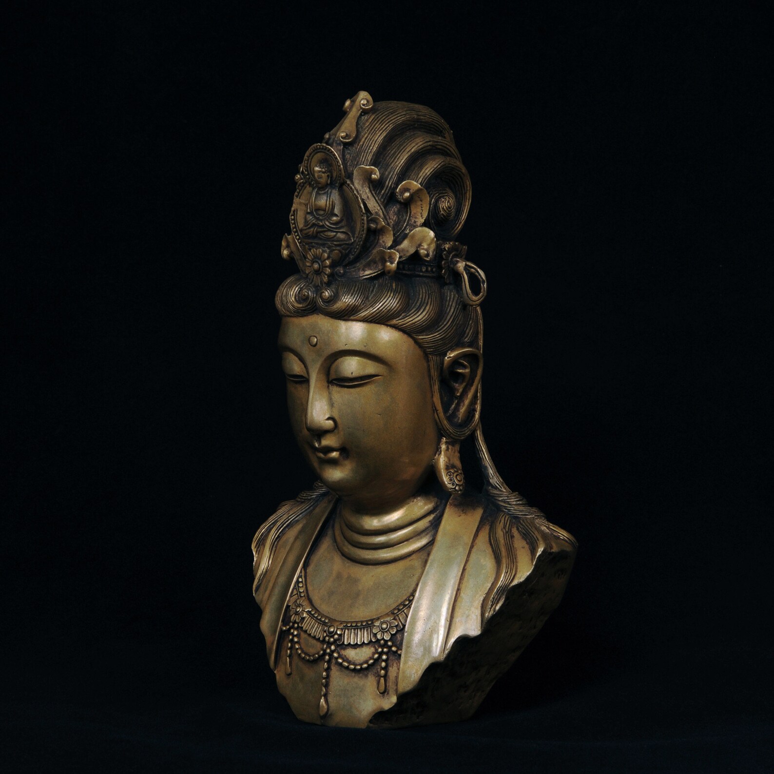 Bronze Guanyin Buddha Statue: Sculptural Art Figure (210X70X130 Mm) - Etsy