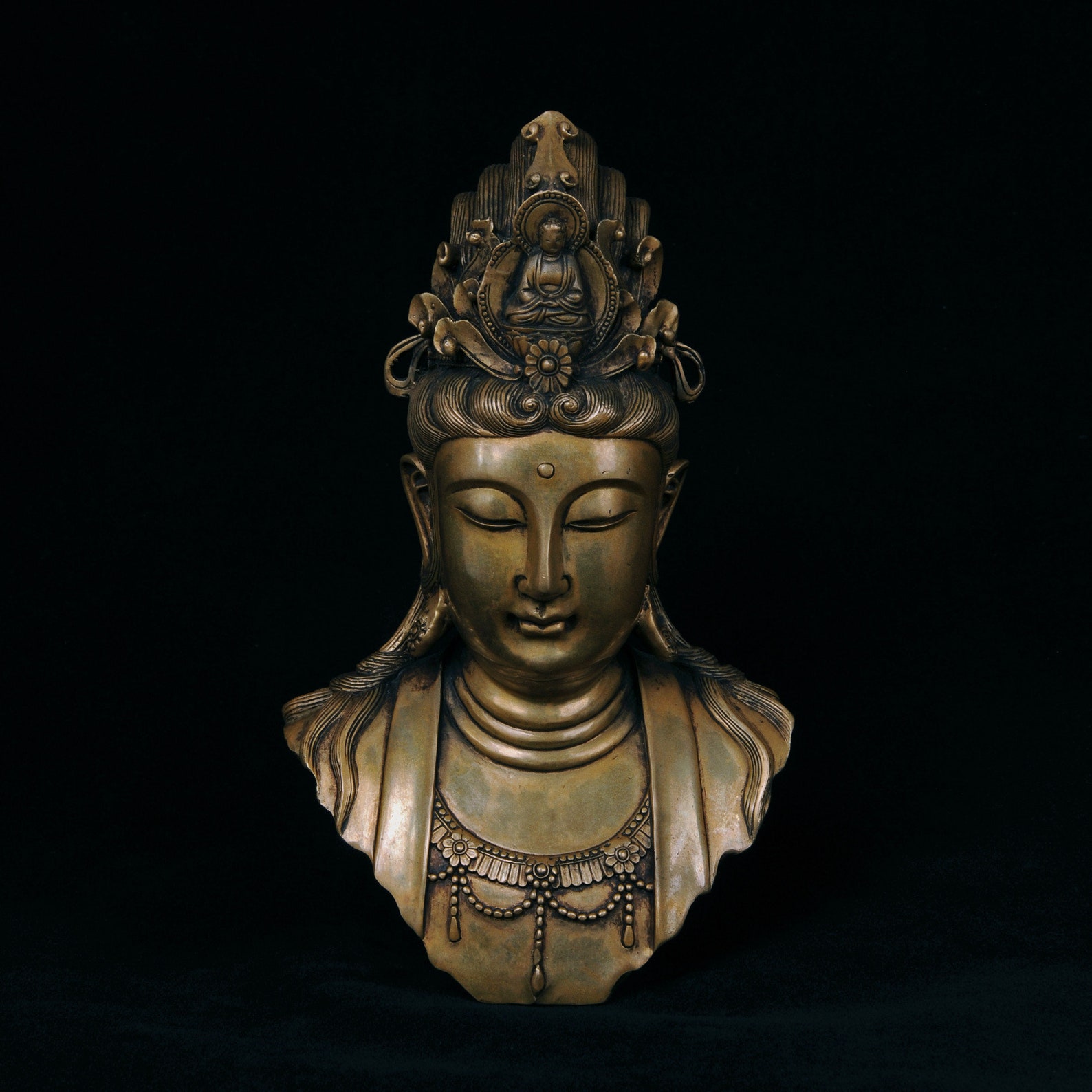 Bronze Guanyin Buddha Statue: Sculptural Art Figure (210X70X130 Mm) - Etsy