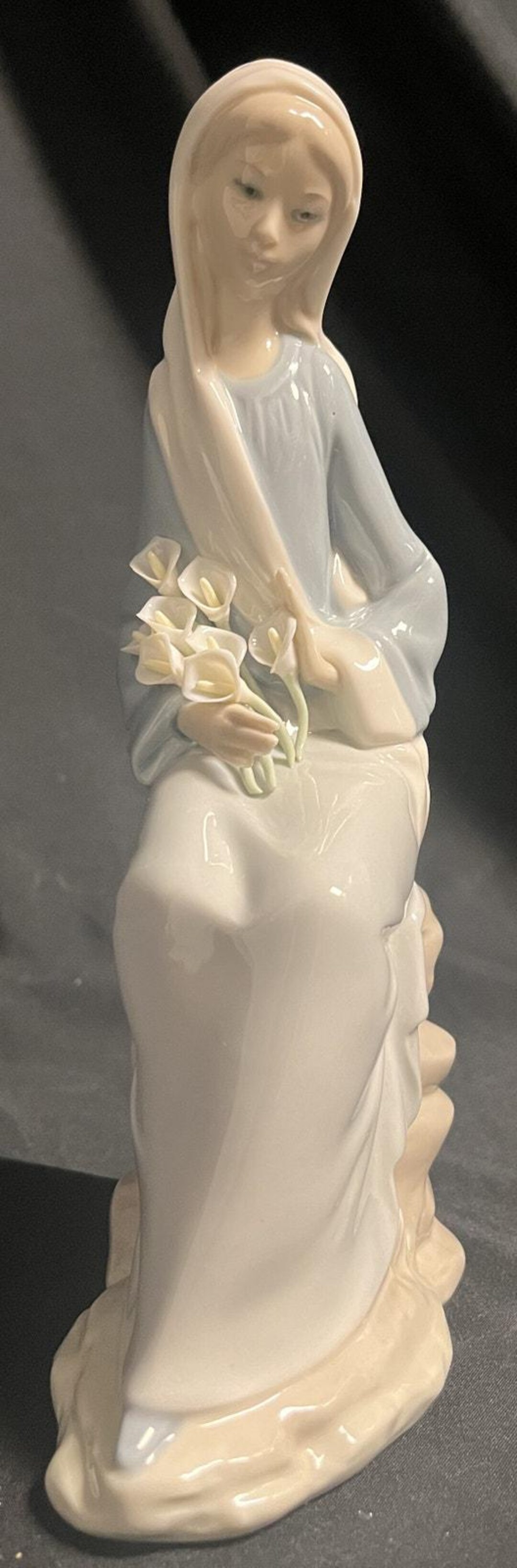 Lladro of Spain 4972 Nina Calas Sentada Porcelain in Very Good ...