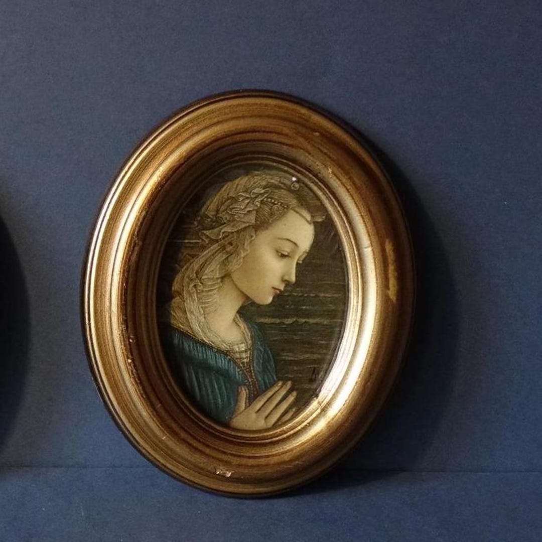 Vintage Oval Frame in Neapolitan Wood With Gold Background and Antique ...