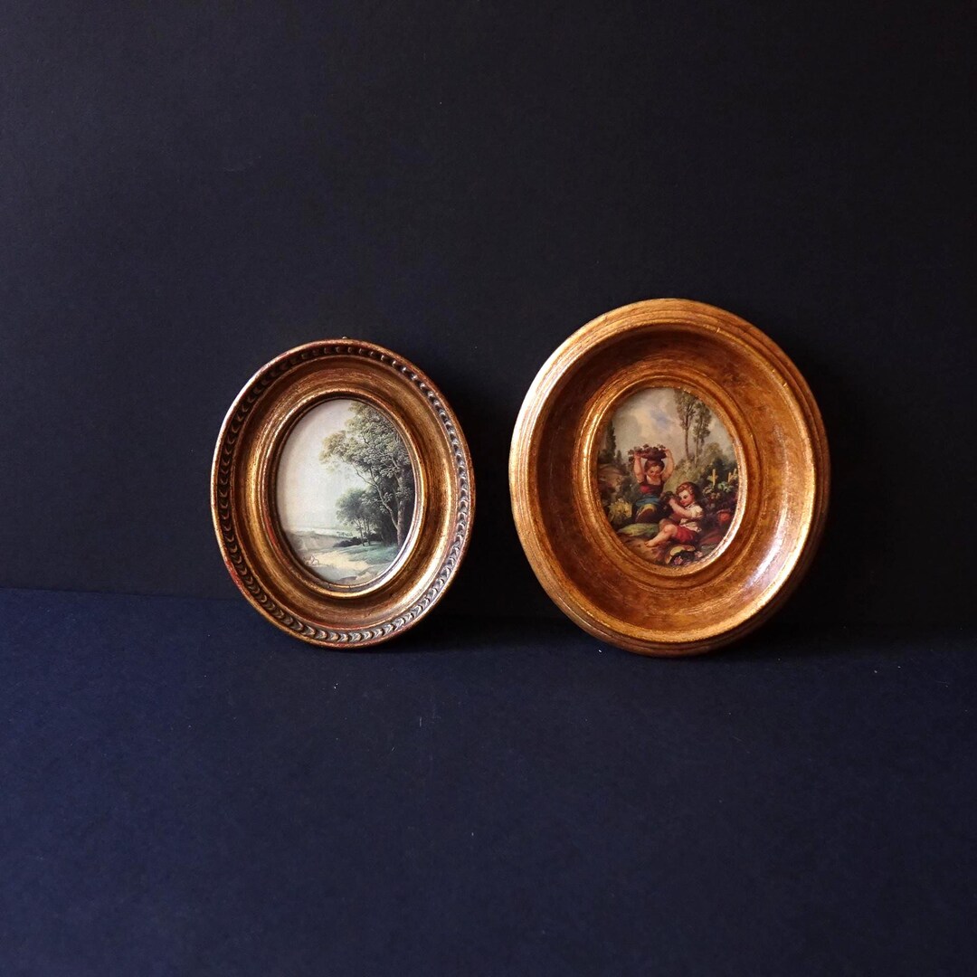 Set of Two Oval Vintage Frames in Neapolitan Wood With Gold Background ...