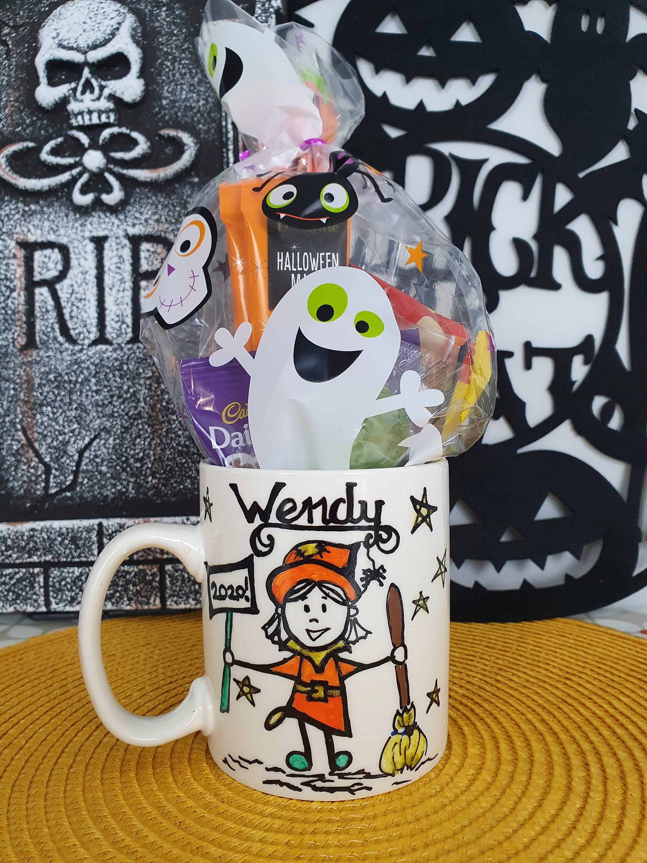 Handpainted Halloween Mug Personalised Gift Mug Trick or | Etsy Handpainted Halloween Mug Personalised Gift Mug Trick or | Etsy