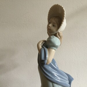 Lladro Nao Lady in Bonnet and Shaw 10289 - Etsy