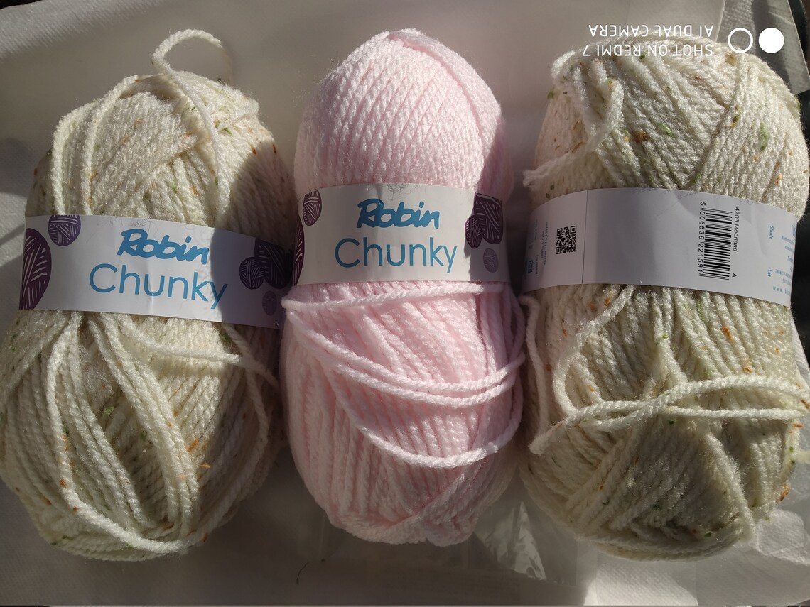 Robin Chunky Knitting Wool Yarn 5x100g Balls 2 Pink , 1white, 2 ...
