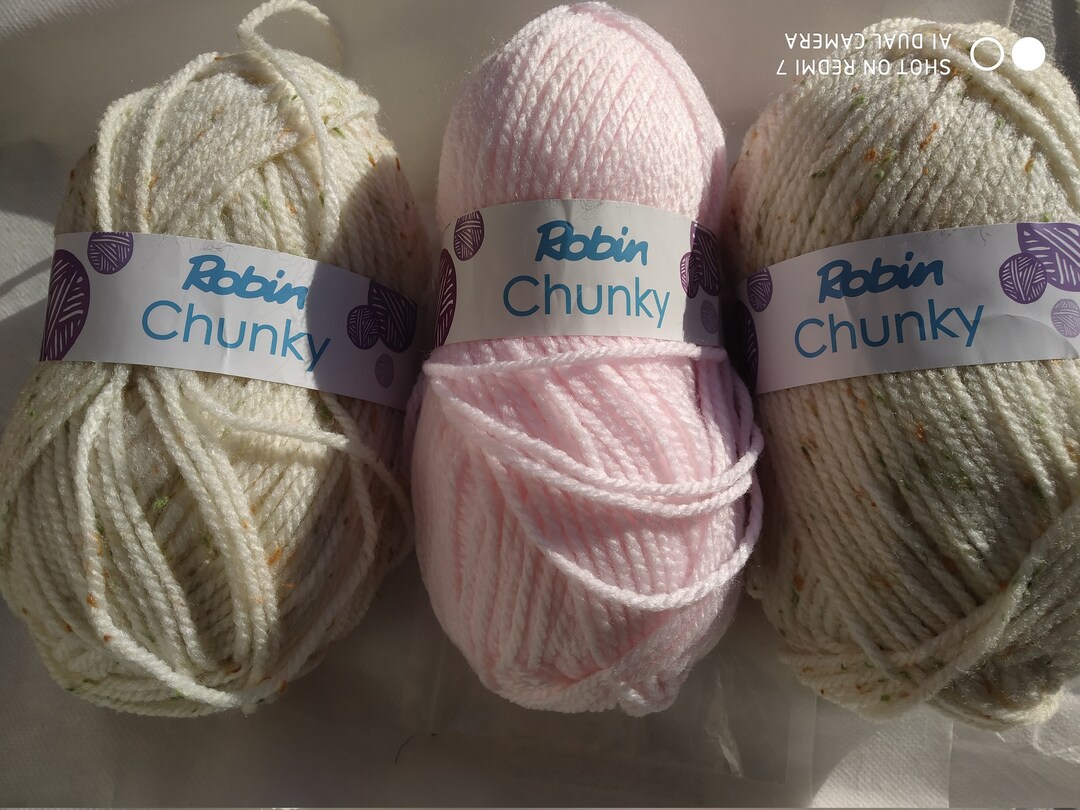 Robin Chunky Knitting Wool Yarn 5x100g Balls 2 Pink , 1white, 2 ...