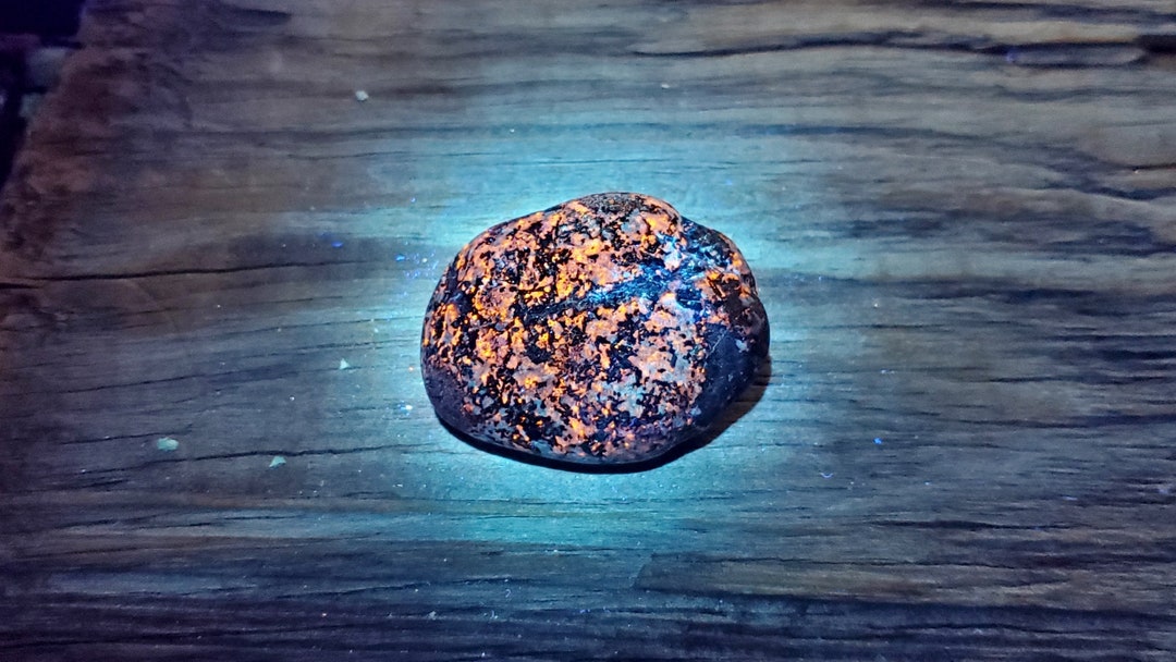 3.15oz, Fluorescent Sodalite, EMBERLITE, Yooperstone, Yooperlite, Lake ...