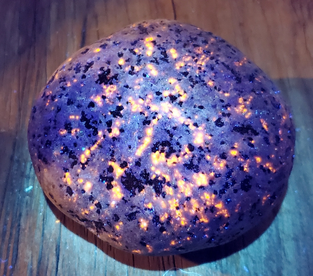 15.42oz Fluorescent Sodalite Yooperlite, Lake Superior UV Reactive ...