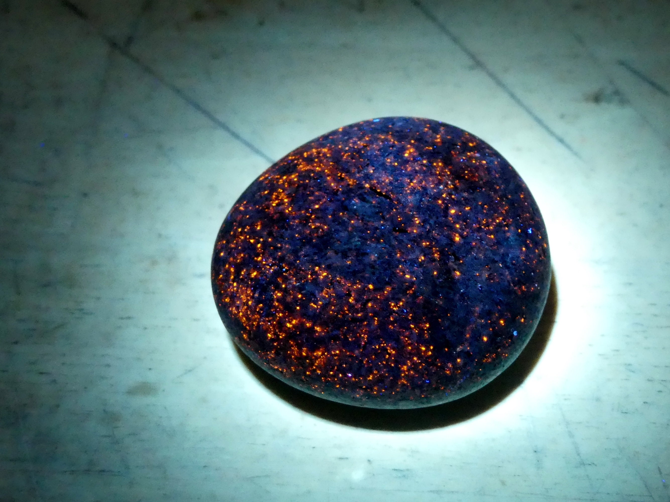 Glows Under UV Yooperstone 365nm Fluorescent Sodalite Sphere Free ...