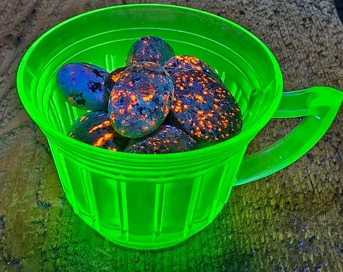 Uranium Glass, Fluorescent Sodalite, EMBERLITE, Yooperlite, Lake ...