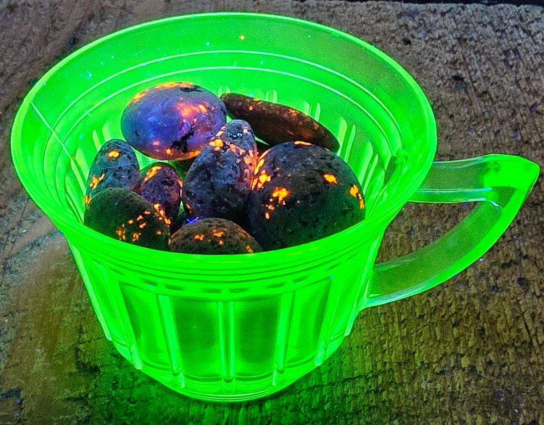 Uranium Glass, Fluorescent Sodalite, EMBERLITE, Yooperlite, Lake ...