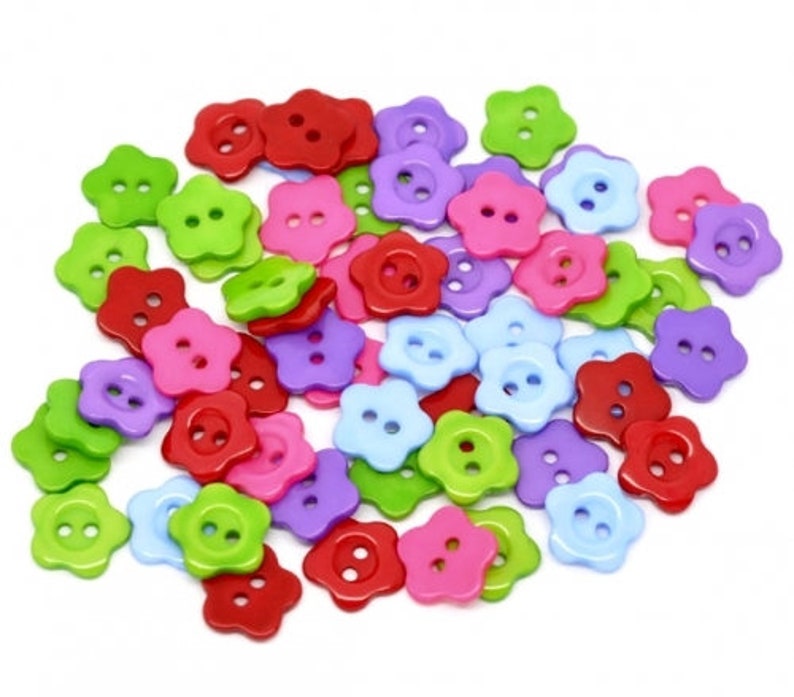 20 Plastic Flower 2 Hole Buttons | Etsy