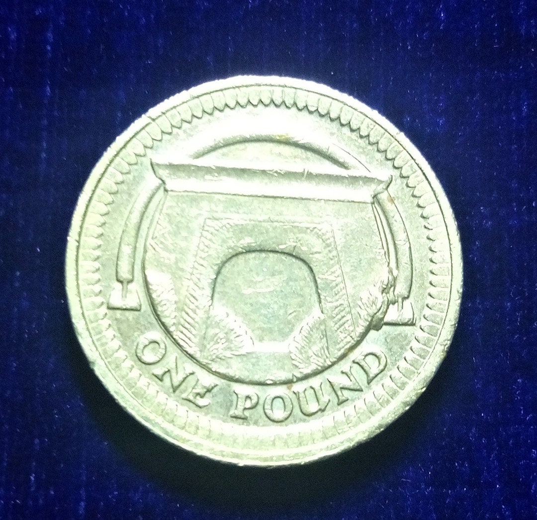 Rare Old One Pound Coin 2006 - Egyptian Arch Circulated. Commemorative ...