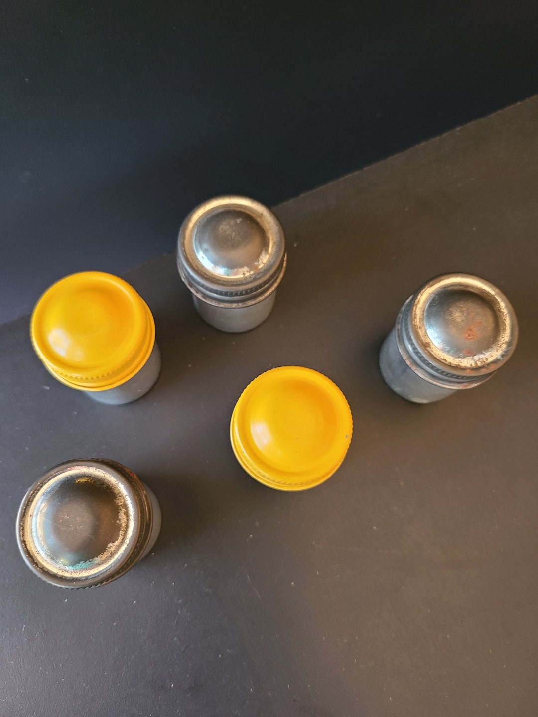 Vintage 35 Mm Film Metal Canisters -- Set of 5 (2 With Yellow Lids, 3 ...
