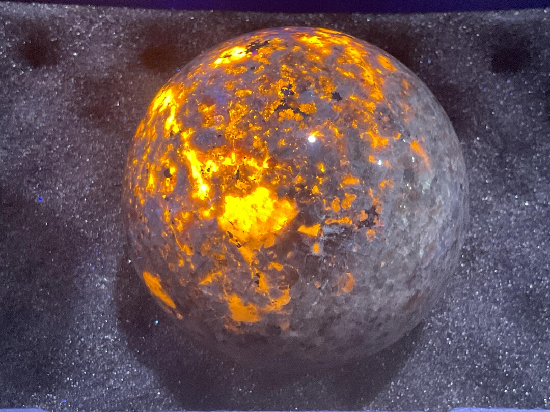 542g ‘yooperlite’ (syenite Sodalite) Sphere 1C - Etsy