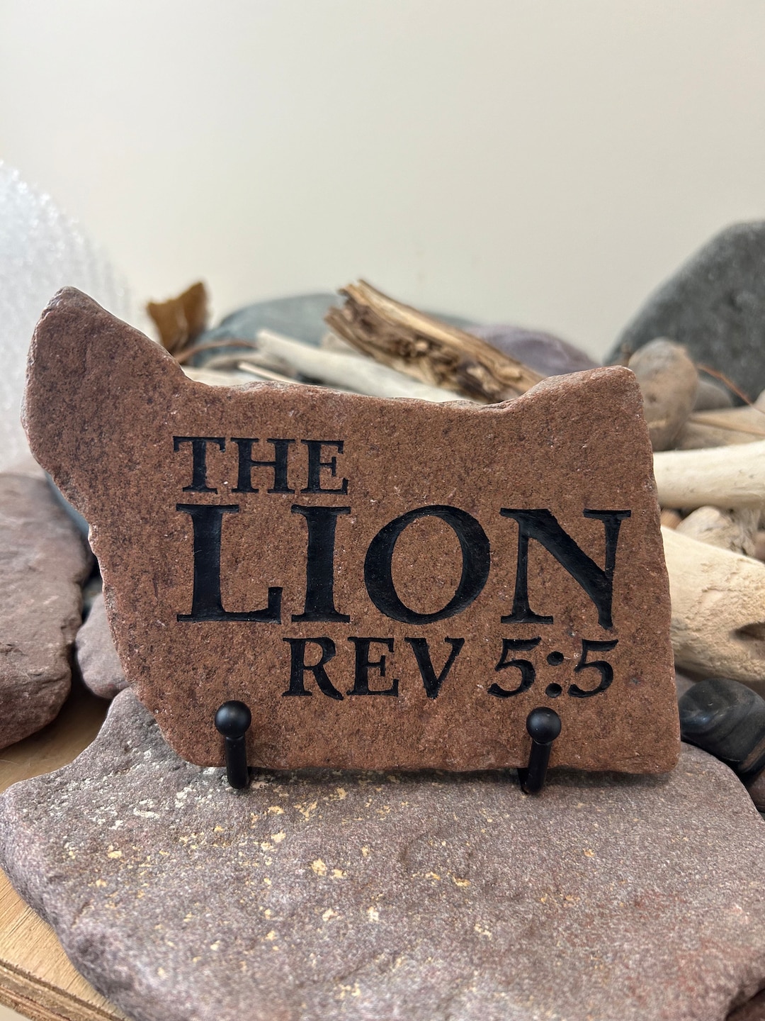 Engraved Rhyolite Stone: the Lion and the Lamb, Lake Superior Stone Art ...