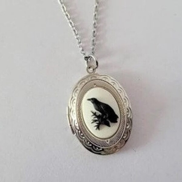 Gothic Locket - Etsy