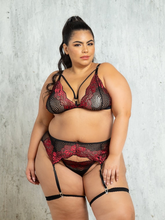 Plus size red lingerie store