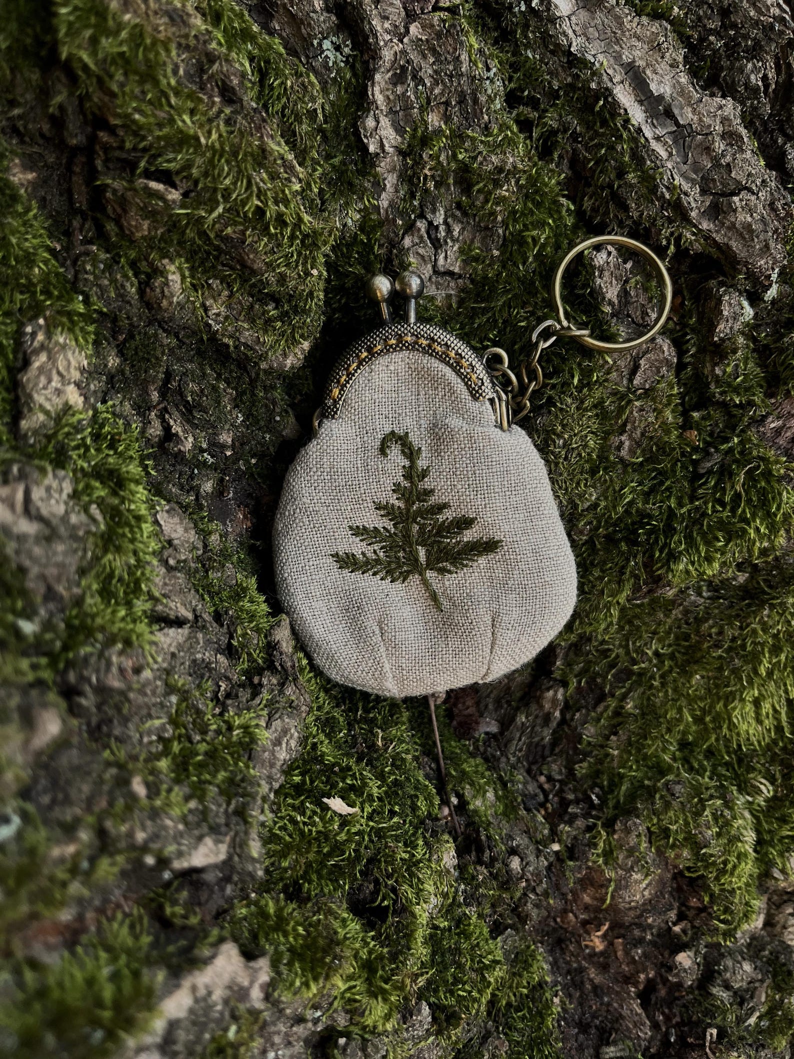 Hand Embroidered Linen Clasp Purse: Fern and Forest Coin Keychain - Etsy