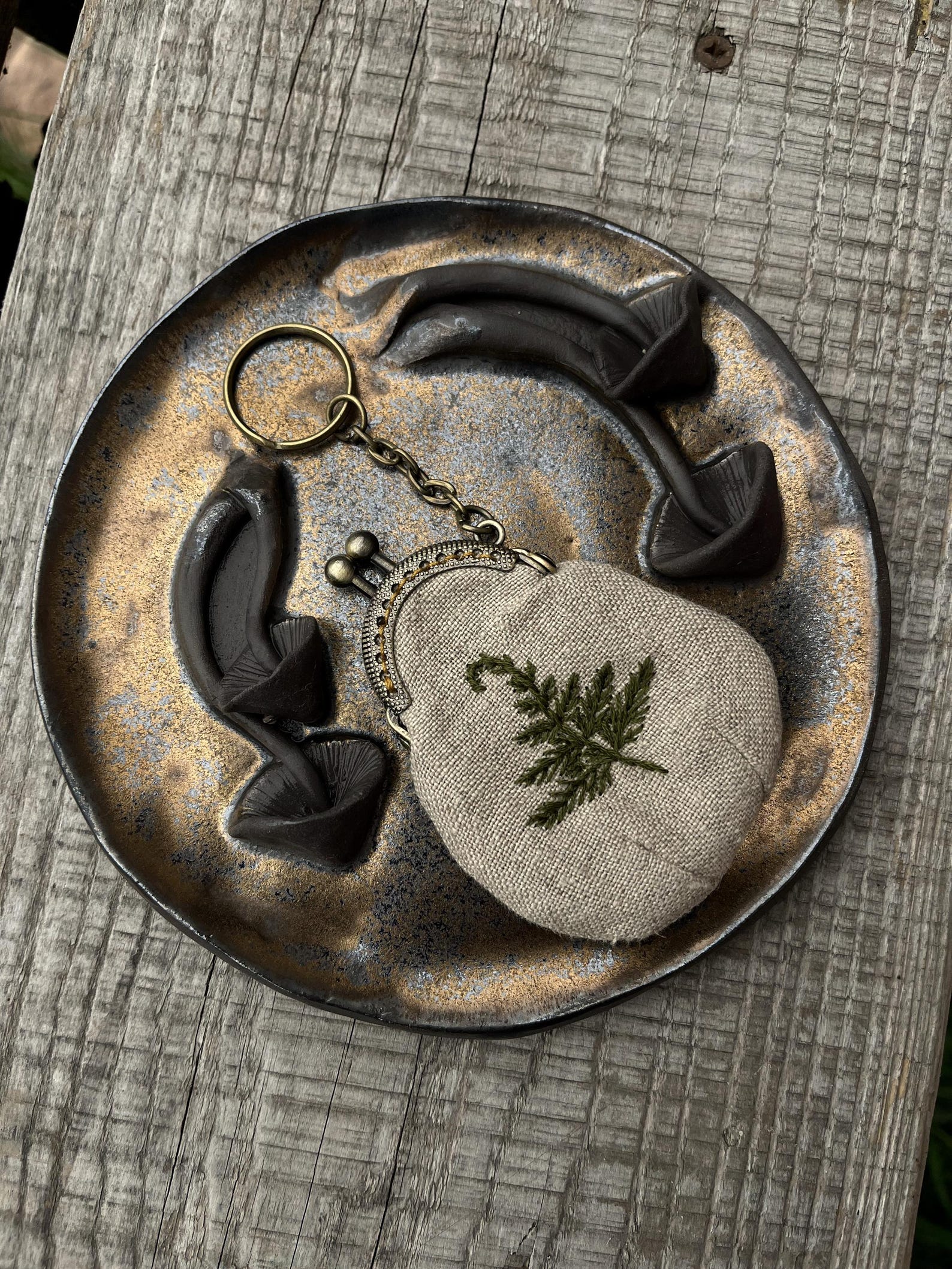 Hand Embroidered Linen Clasp Purse: Fern and Forest Coin Keychain - Etsy