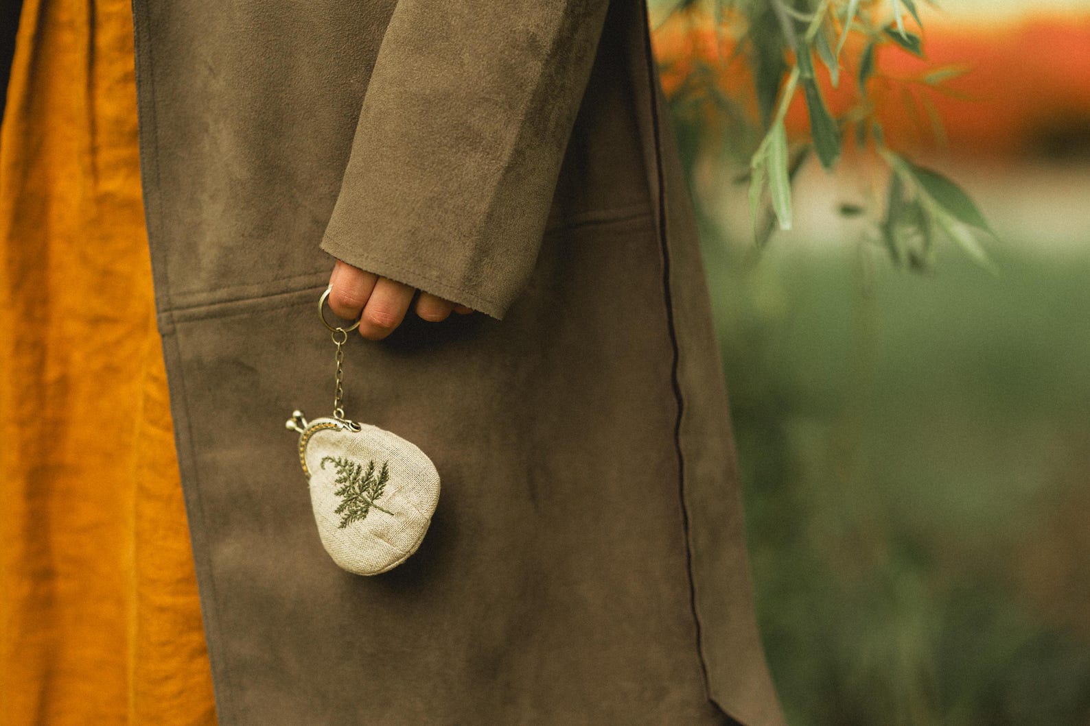 Hand Embroidered Linen Clasp Purse: Fern and Forest Coin Keychain - Etsy