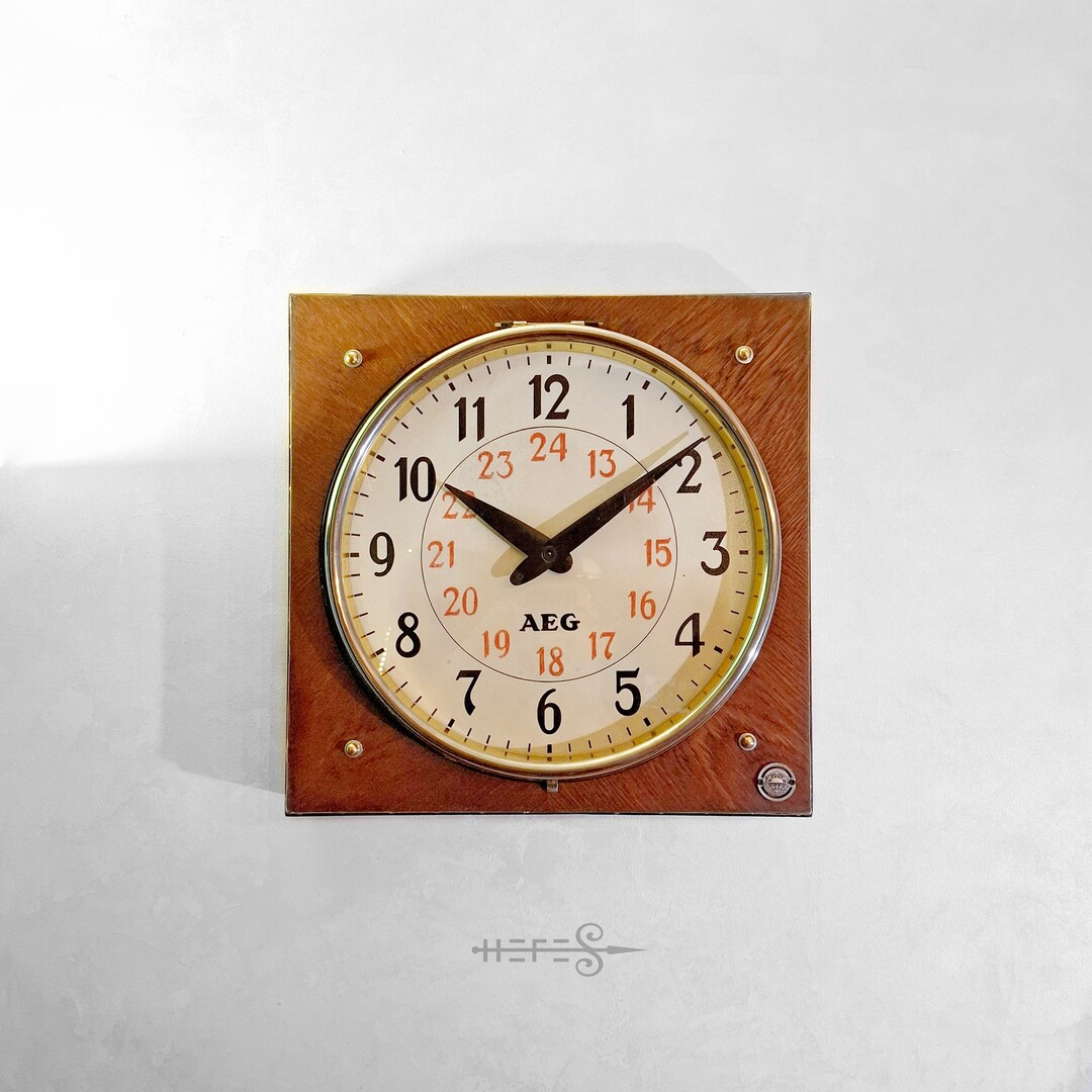 AEG Peter Behrens Bank Clock, Brass Ring & Wooden Case, 1910 Pioneer ...