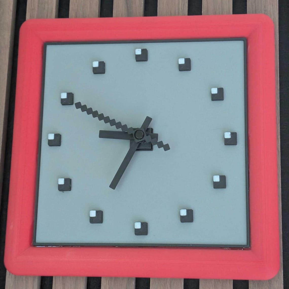 Retro Minimalist 8-bit Wall Clock – A Microsoft Windows 3.1 Icon ...