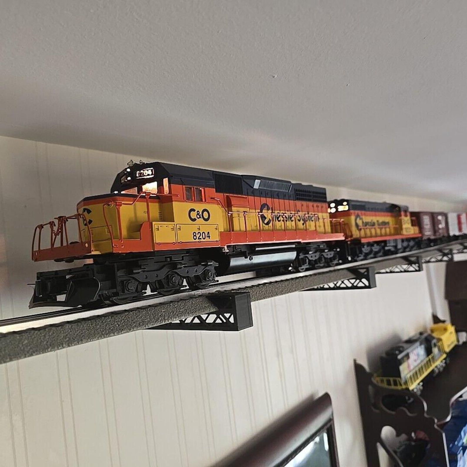 O Scale Wall Mount Room Kit for Train Track, Fits 10ft X 10ft, Larger ...