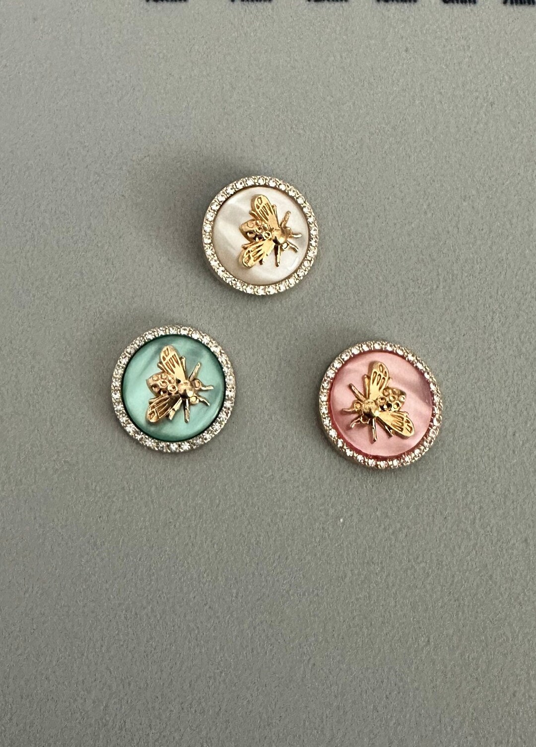 Gold Bee Needle Minder Needle Dock Brooch Magnet Stitching Accessory ...