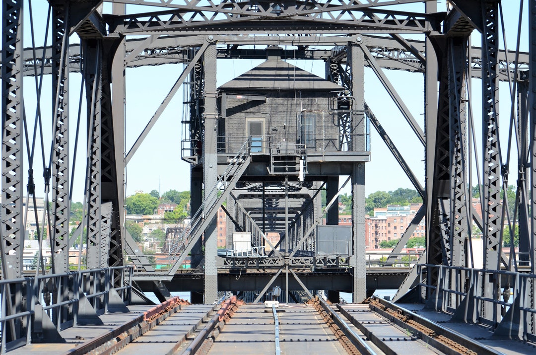 Government Bridge Tower, Swing Bridge, Mississippi River, Quad Cities ...