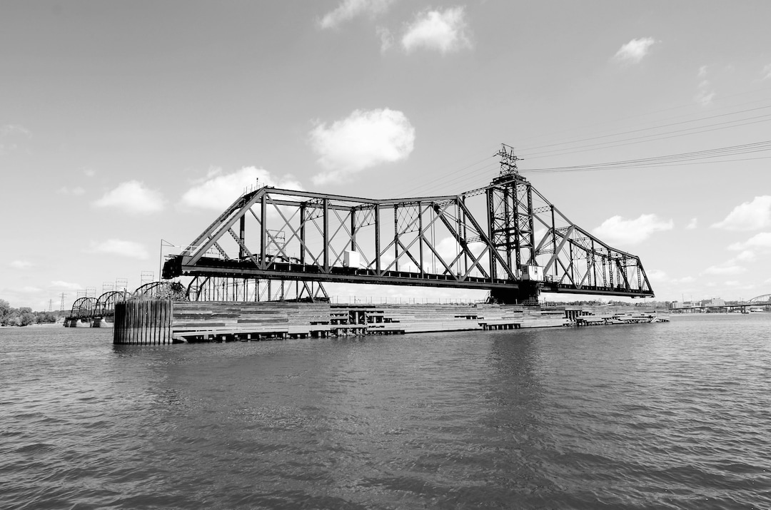 Crescent Bridge, Railroad Bridge, Mississippi River, Quad Cities, Wall ...