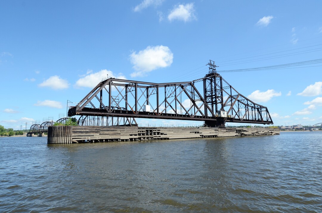 Crescent Bridge, Railroad Bridge, Mississippi River, Quad Cities, Wall ...