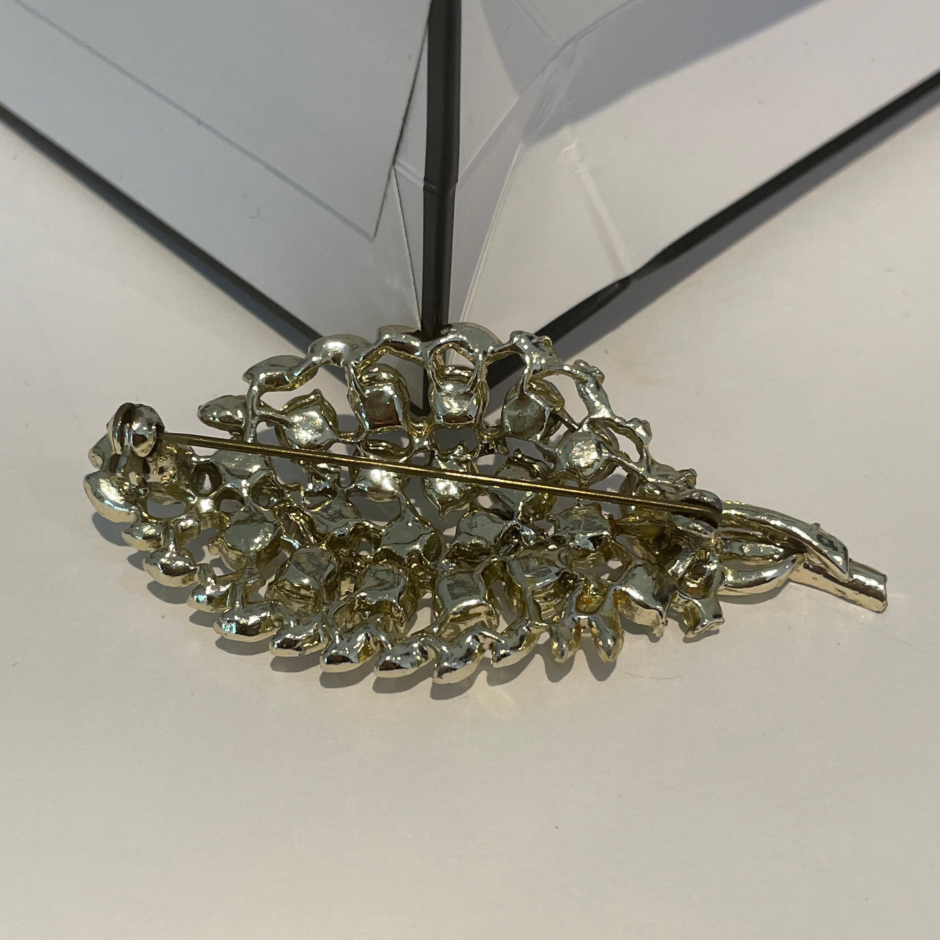 Broche de hojas de oro Aurora Borealis de la década de 1960 - Etsy España