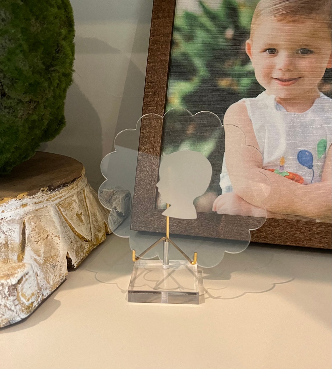 Hand Drawn Silhouette on Round Scalloped Edge Disk - Etsy