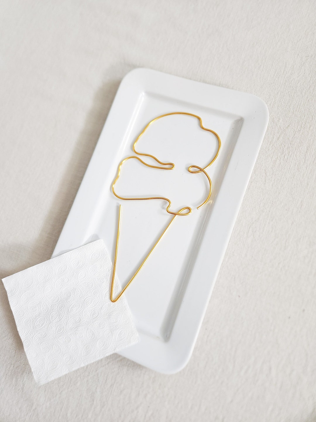 Wire Ice Cream Cone | Wire Art, Ice Cream Shop, Bake Shop, Dessert Sign ...